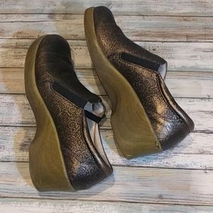 Alegria | Shoes | Alegria Womens Eryn Bronze Swirl Clogs | Poshmark